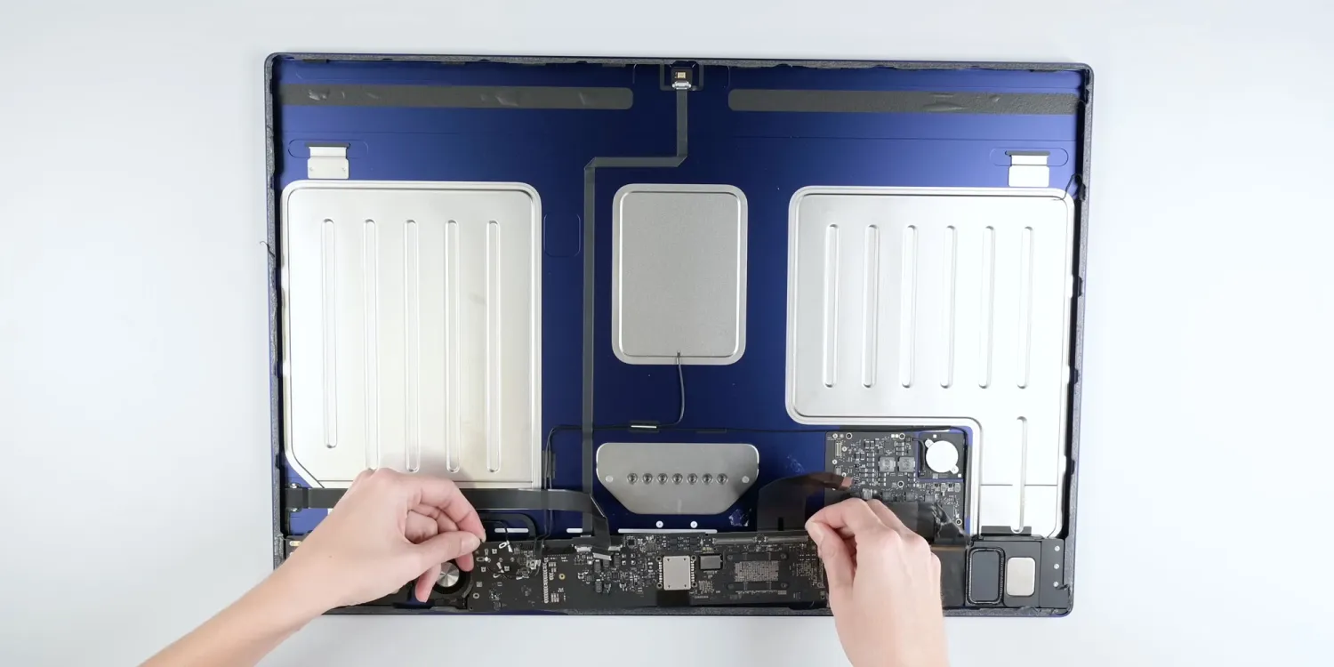 iFixit smonta l'iMac M3, c'è qualcosa di nuovo al suo interno? iFixit smonta l'iMac M3, c'è qualcosa di nuovo al suo interno?